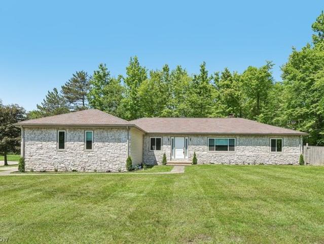 32383 S Burr Oak Dr, Solon, OH 44139