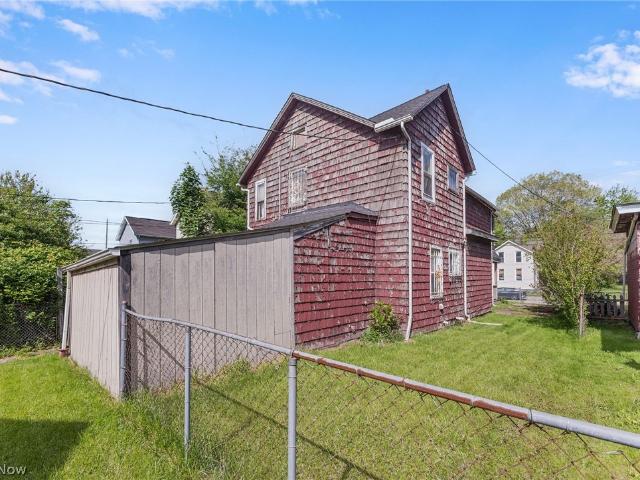 3238 3 E 49th Street