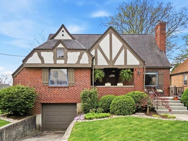 3239 Ashwood Dr, Cincinnati, OH 45213