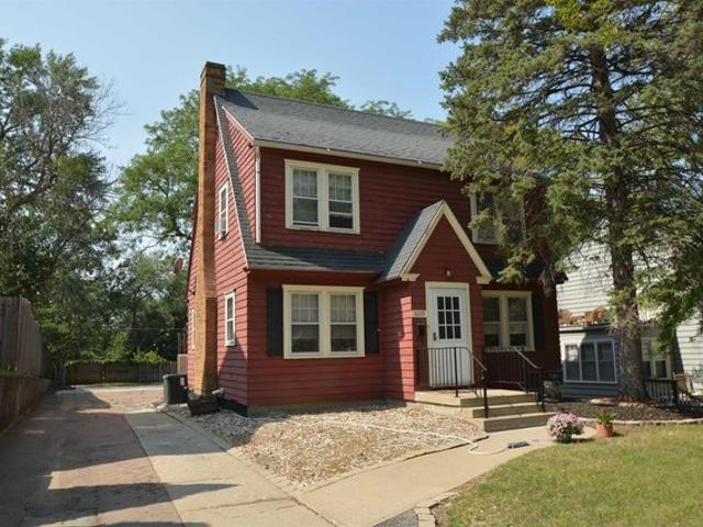 3239 Pierce St, Sioux City, IA 51104