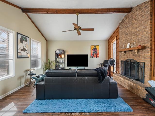 3239 Red Robin Loop