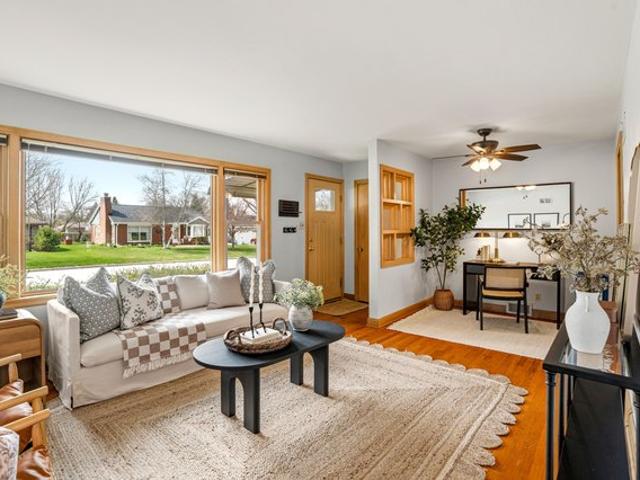 3230 N 106th St, Wauwatosa, WI 53222