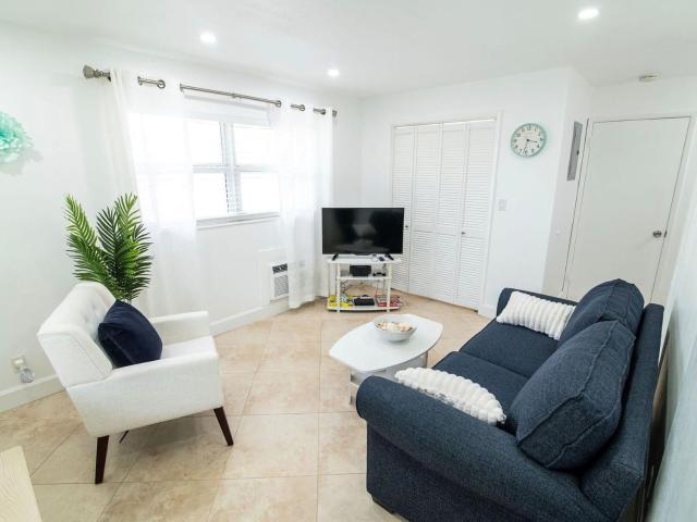 3230 NE 13th St 203, Pompano Beach, FL
