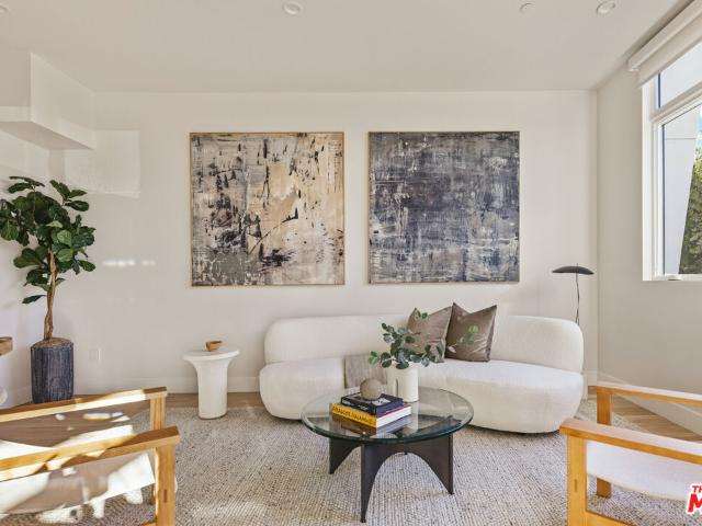 3230 S Barrington Ave, Los Angeles, CA 90066 | MLS #26639 | Compass