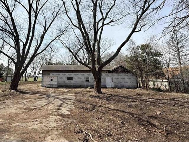 3230 S Oakhill Ave, Janesville, WI 53546