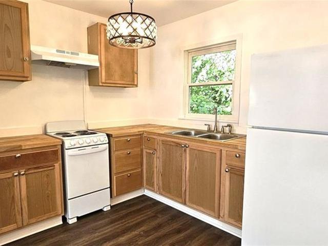 3230 W Shadowlawn Avenue NE Garage Apt