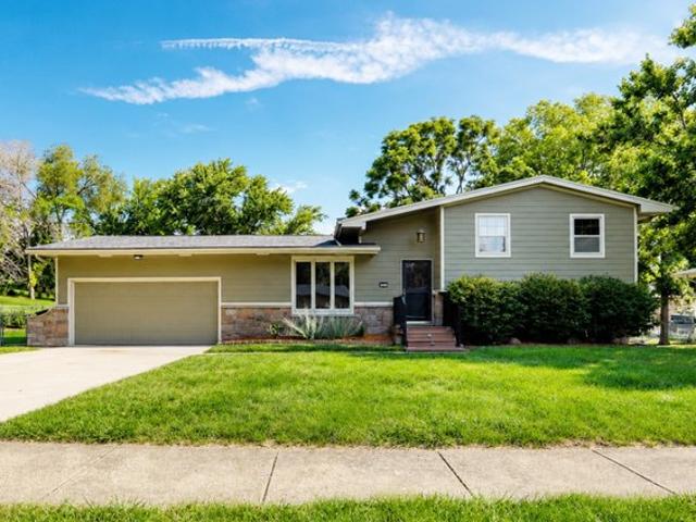3231 Summit Vista Dr, Des Moines, IA 50321
