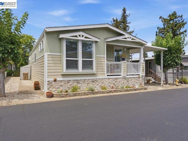 3231 Vineyard Ave