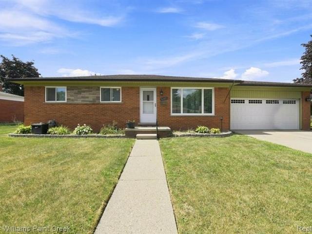 32329 Susilane St, Roseville, MI 48066