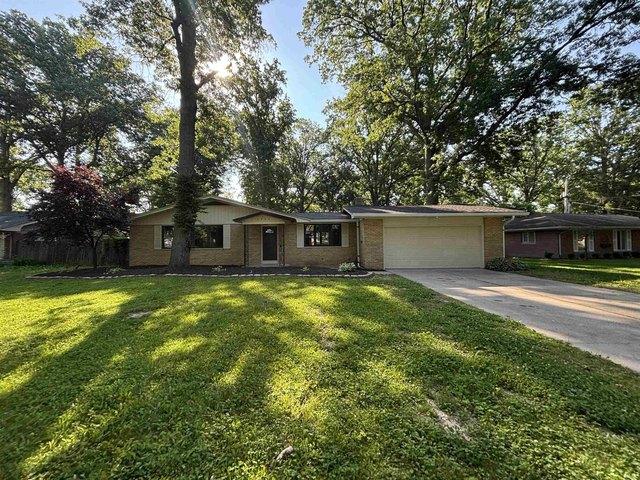 3232 Chancellor Dr, Fort Wayne, IN 46815