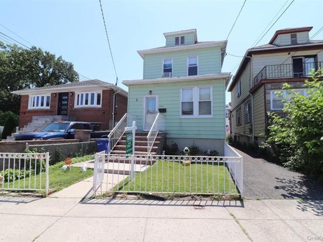 3232 Country Club Rd, Bronx, NY 10465