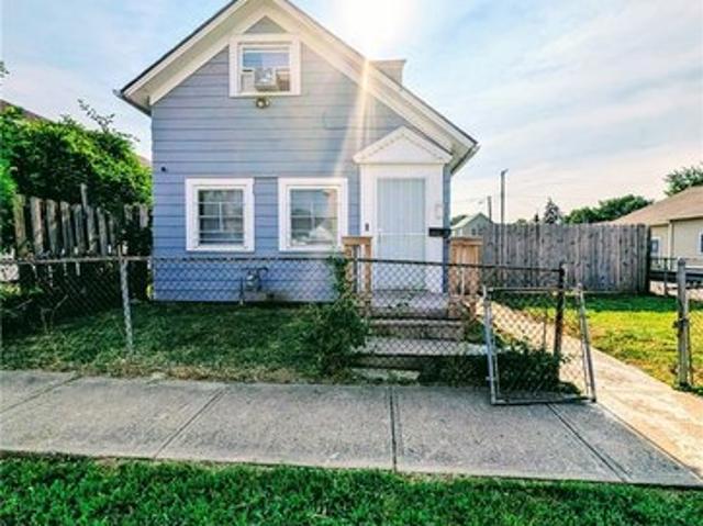 3233 W 52nd St, Cleveland, OH 44102