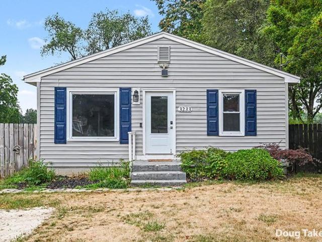 3233 Wayburn Ave SW, Grandville, MI 49418