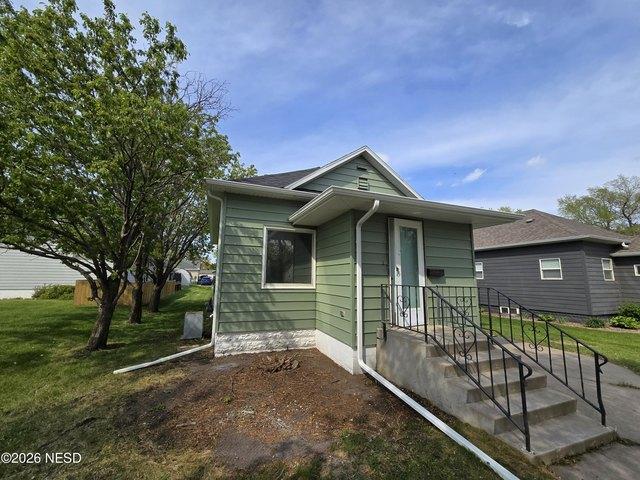 323 5th Ave SW, Watertown, SD 57201