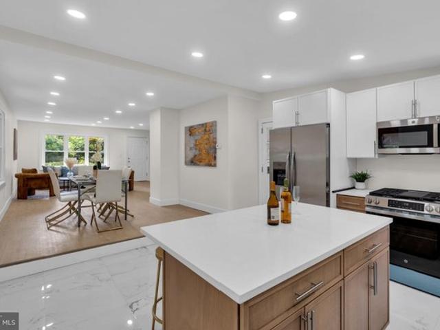 323 Concord Ave, Ewing, NJ 08618