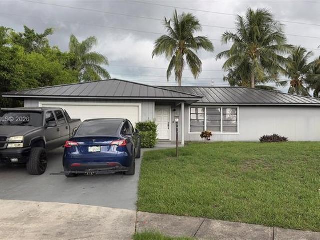 323 Canterbury Dr W, Riviera Beach, FL 33407