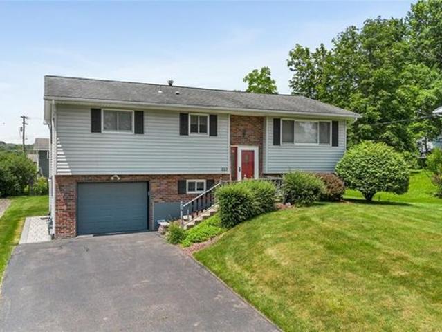 323 Antoinette Dr, Endicott, NY 13760