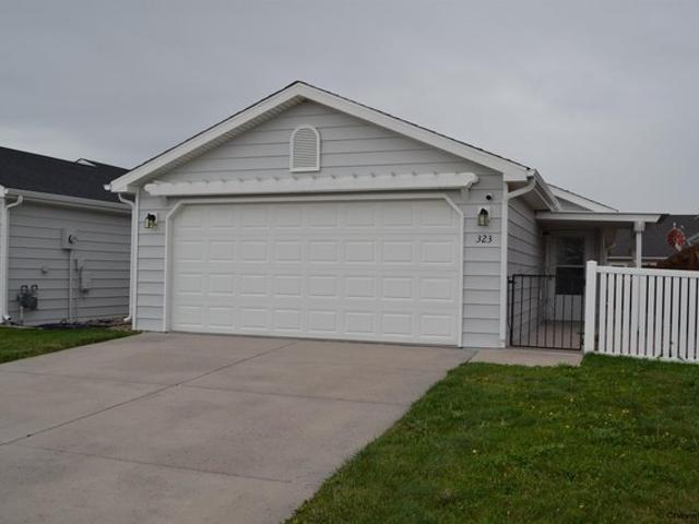 323 Appletree Ln, Cheyenne, WY 82009