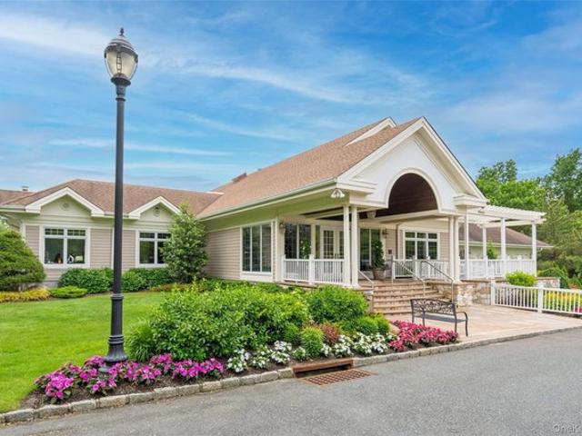 323 Baltustrol Cir, Roslyn, NY 11576