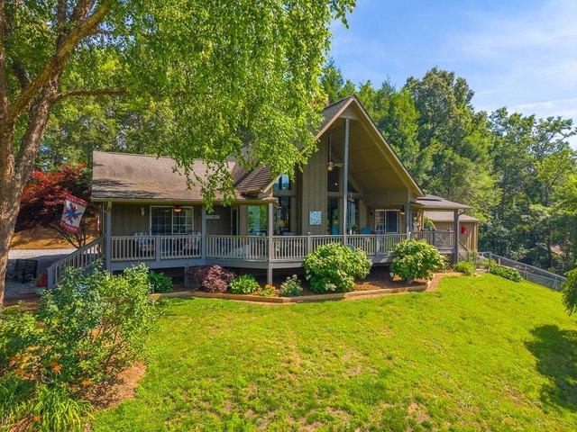 323 Berry Mountain Rd, Sylva, NC 28779