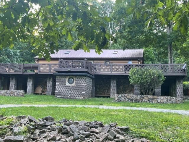 323 Dinner Bell Ohiopyle Rd