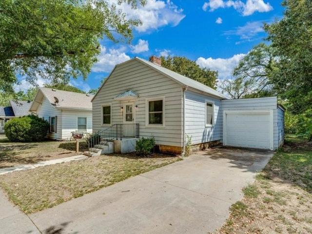 323 E Broadway Ave, Augusta, KS 67010