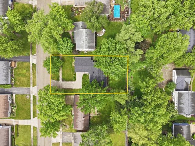 323 E Dresser Road