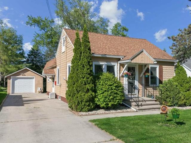 323 E Mission Rd, Green Bay, WI 54301