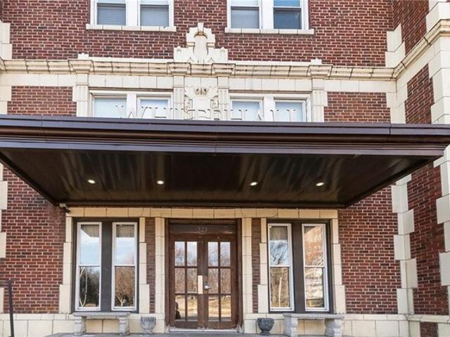 323 Emanuel Cleaver Ii Blvd Apt 8C, Kansas City, MO 64112