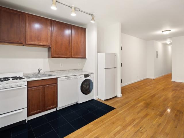 323 East 90th Street, New York, NY
