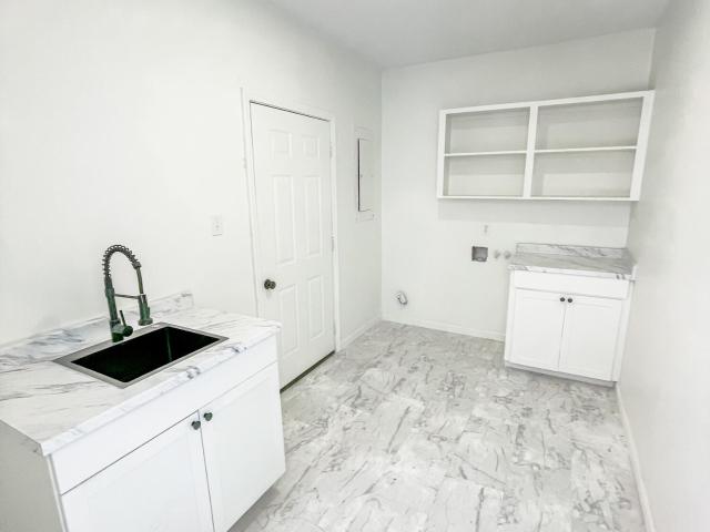 323 Forrest Glen