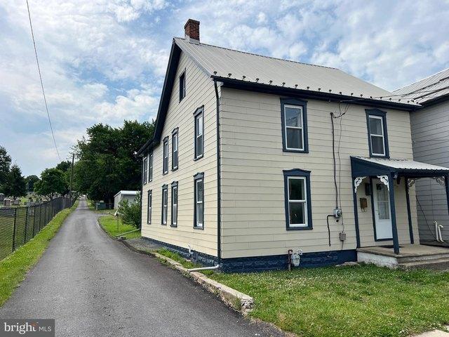 323 Hood St, Chambersburg, PA 17201