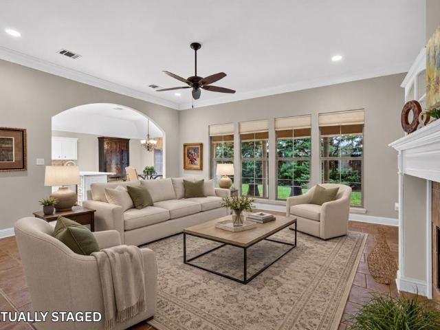 323 Oakland Place