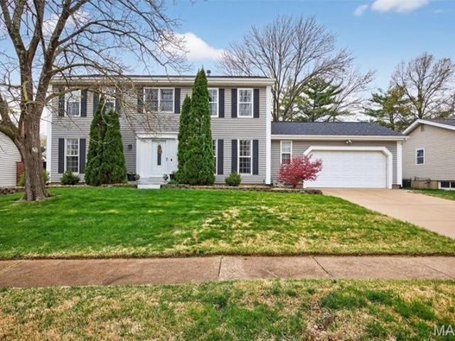 323 Oakleigh Woods Dr, Ballwin, MO 63011