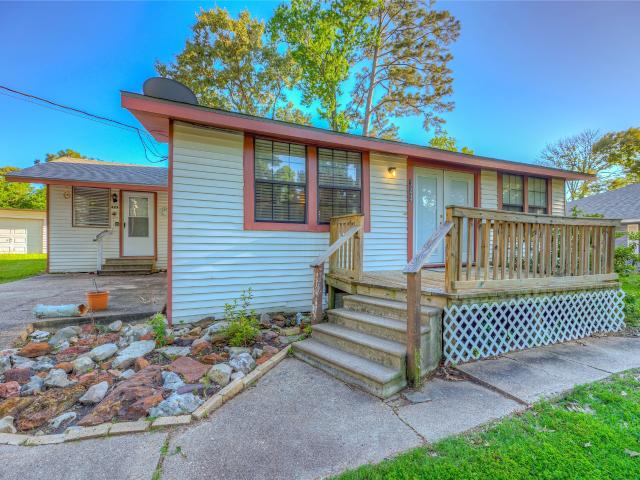 323 Lakeview Drive