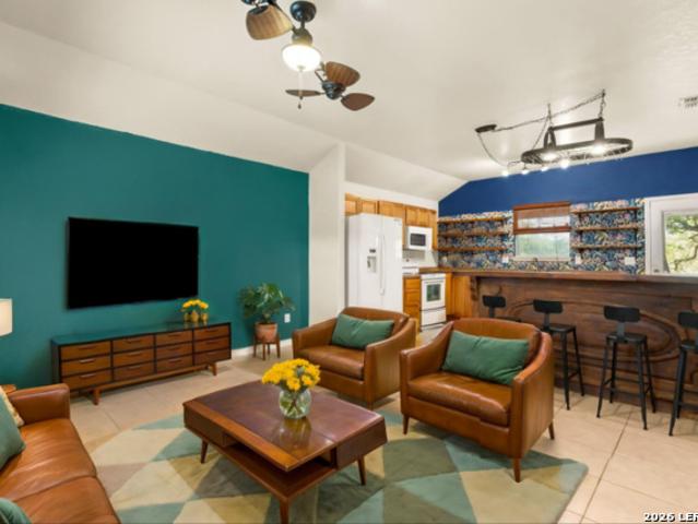 323 Lexington Pass