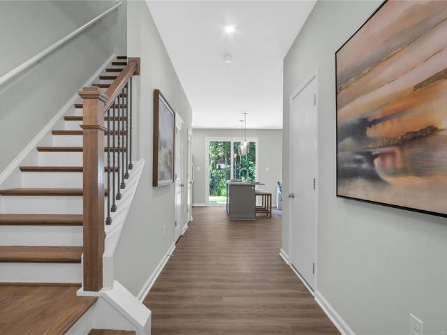 323 Linda LN