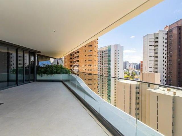323 m², 3 suites e 4 vagas em frente ao Clube Curitibano