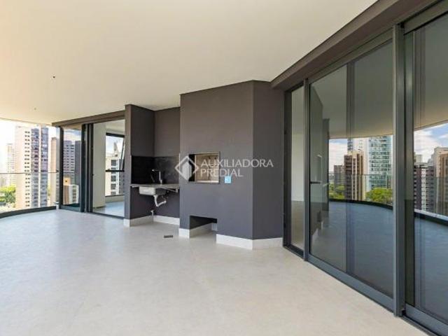 323 m², 3 suites e 4 vagas em frente ao Clube Curitibano