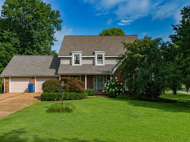 323 Meadowaire Dr, Paducah, KY 42003