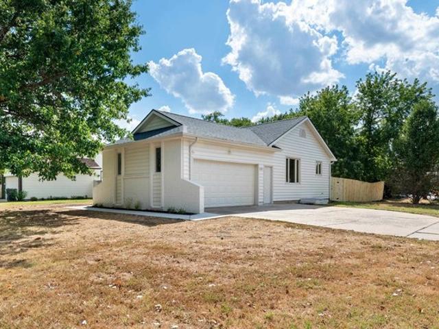323 N Covington St, Wichita, KS 67212