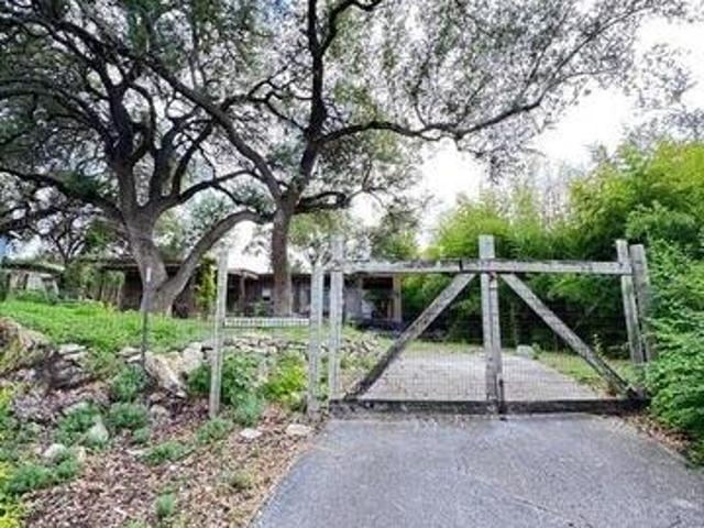 323 N Scenic Loop, Canyon Lake, TX 78133
