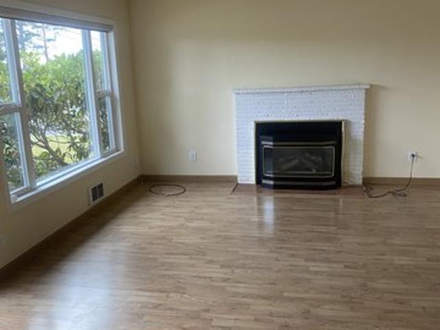 323 NE 7th St, Newport, OR 97365