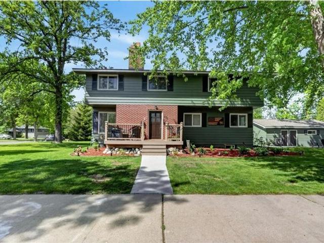 323 NW 11th St, Grand Rapids, MN 55744