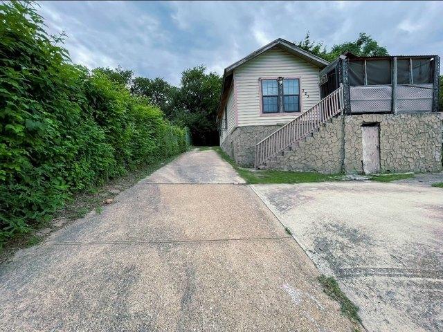323 Sparks St, Dallas, TX 75203