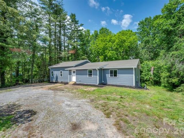 323 Stepp Ave, Hendersonville, NC 28739