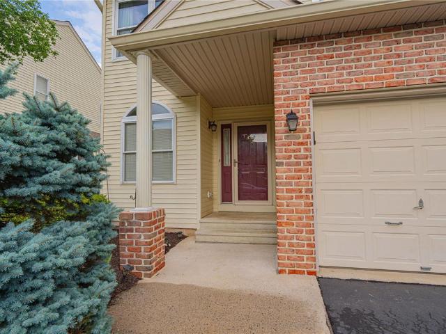 323 Surrey Place 323