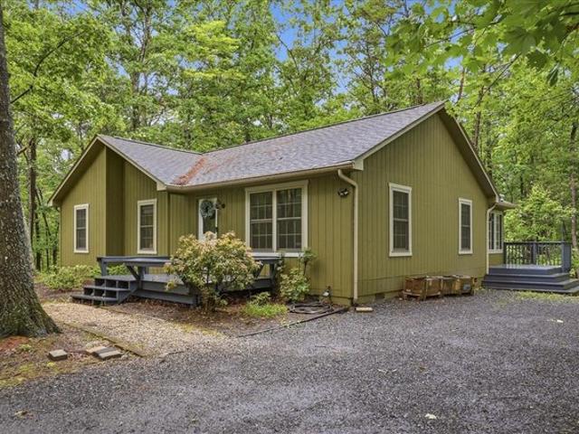 323 Palmer Rd, Basye, VA 22810