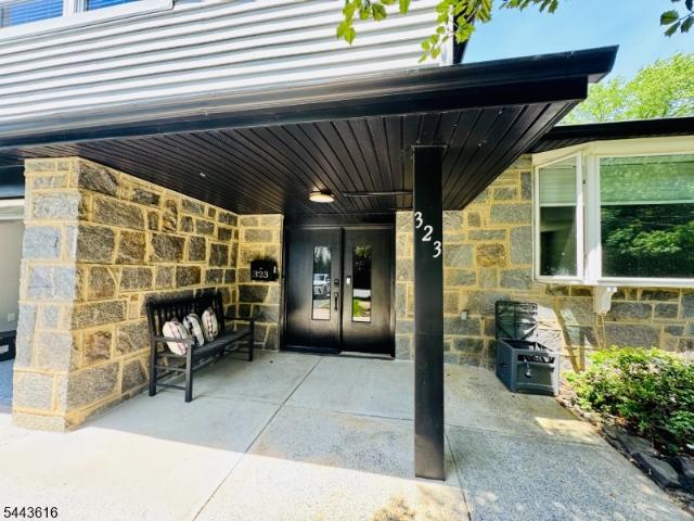 323 Parry Rd