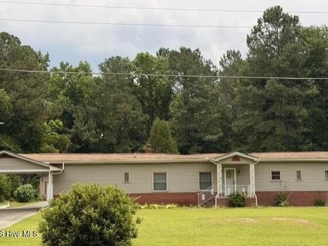 323 Pierce Rd, Hallsboro, NC 28442